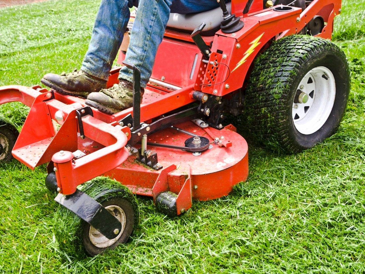Small Lawn Tractor Maintenance | Tea, SD | Small Engine Titans